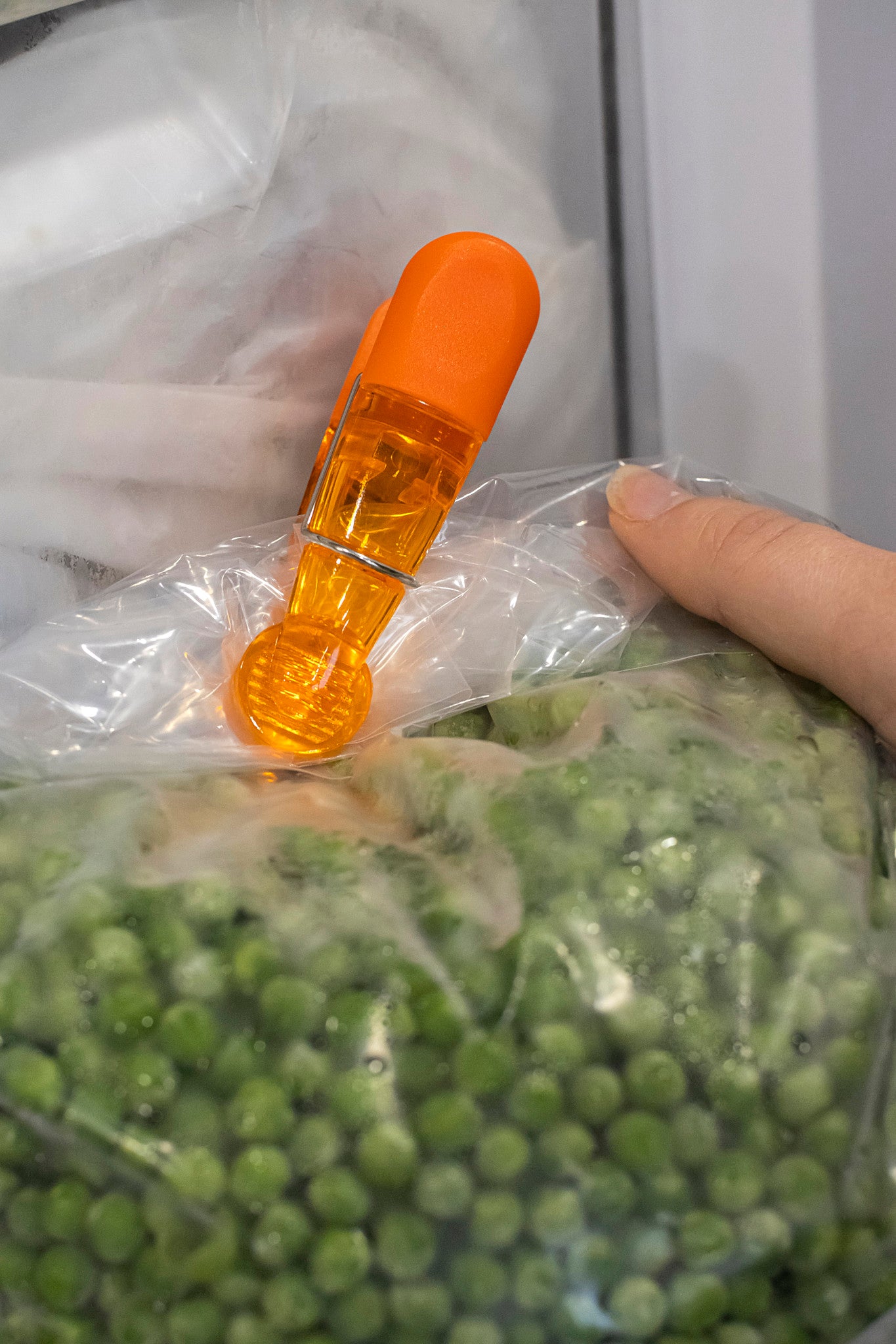 KitchenCraft Pack of Seven Assorted Magnetic Bag Clips – CookServeEnjoy