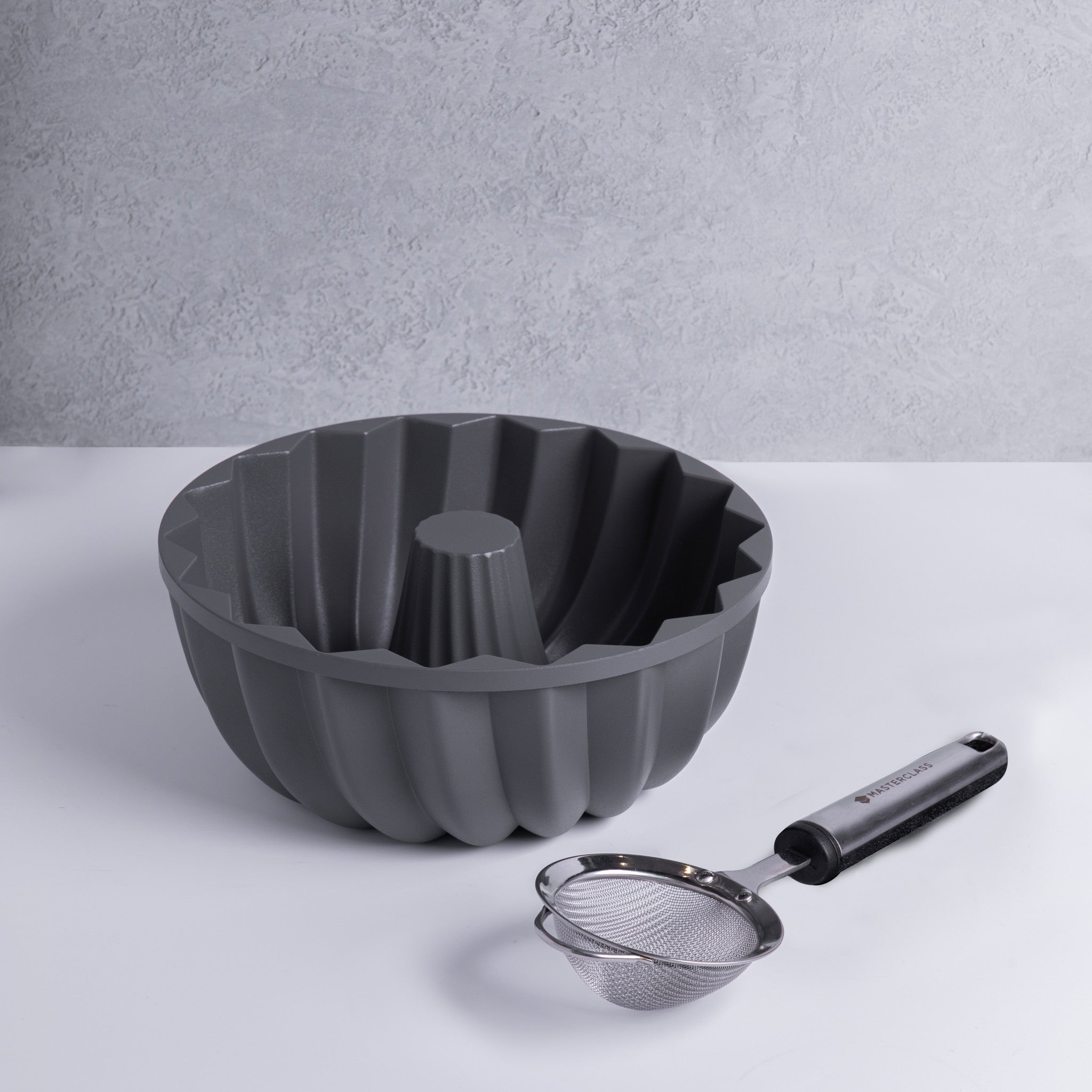 MasterClass 2pc Bakeware Set with Swirl Cast Aluminium Decorative Cake ...